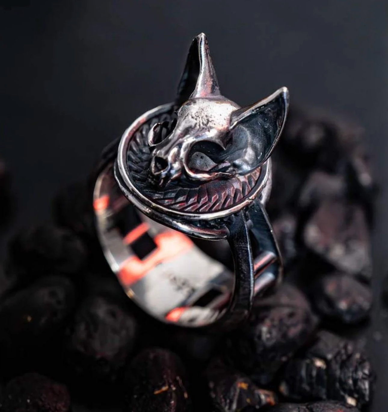Meowmento Mori Ring – Velvet & Vein