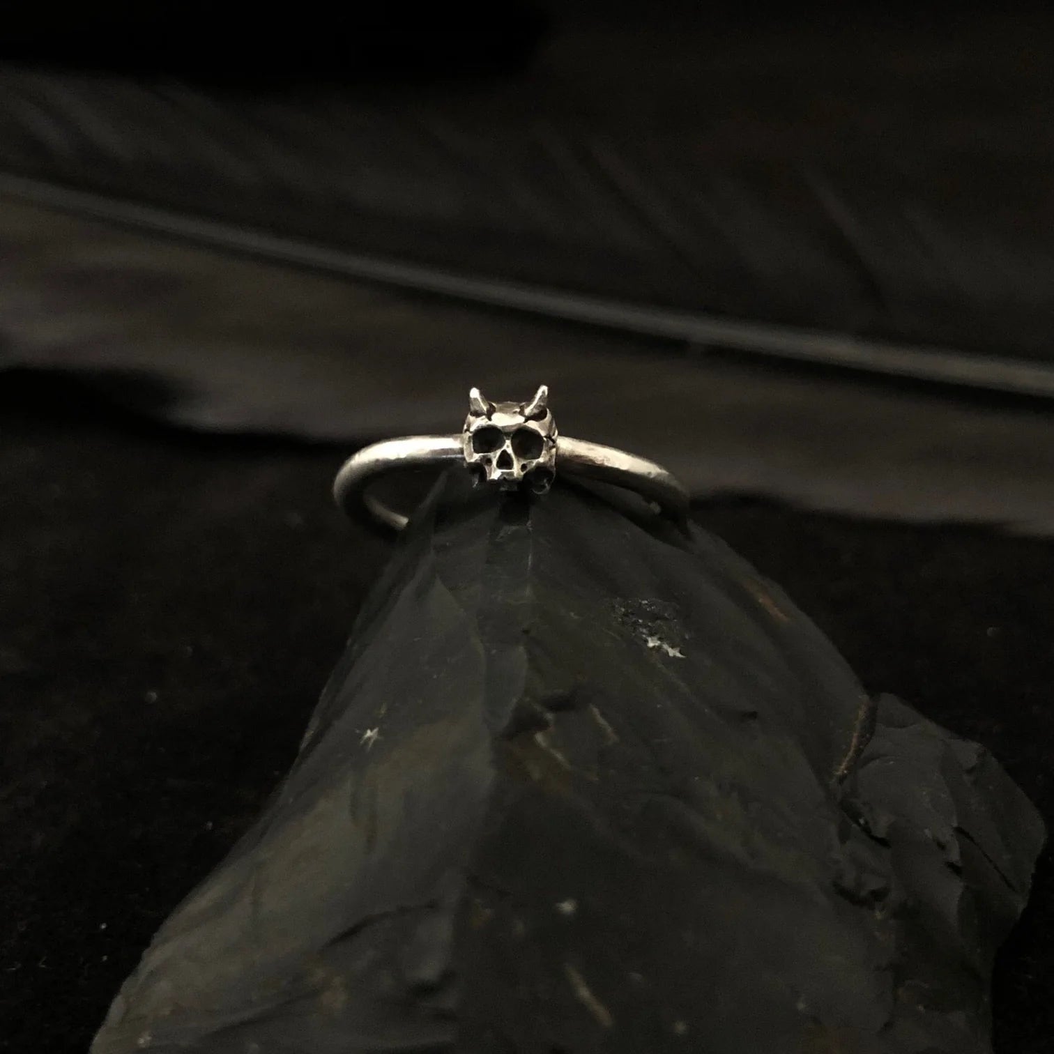 Mini Azazel Stacker Ring - Ossua Et Acromata – Velvet & Vein